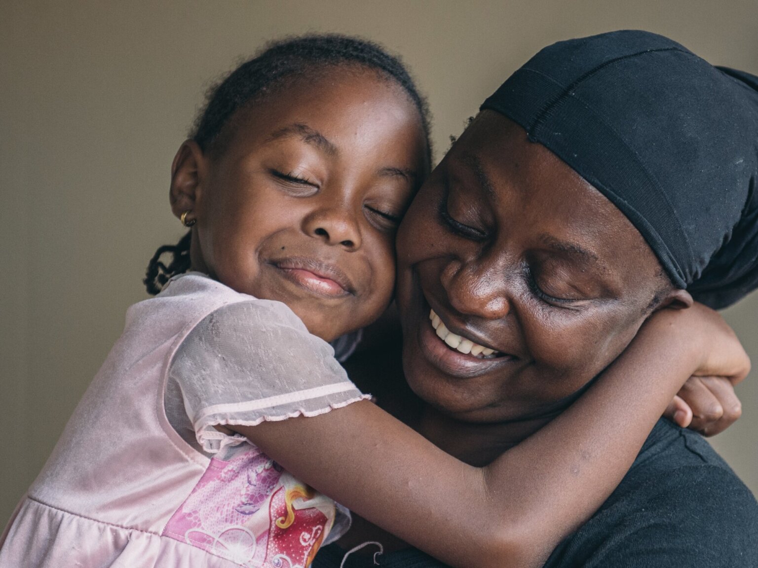 A Closer Look at the Historic (RED), Snapdragon, and Manchester United ...